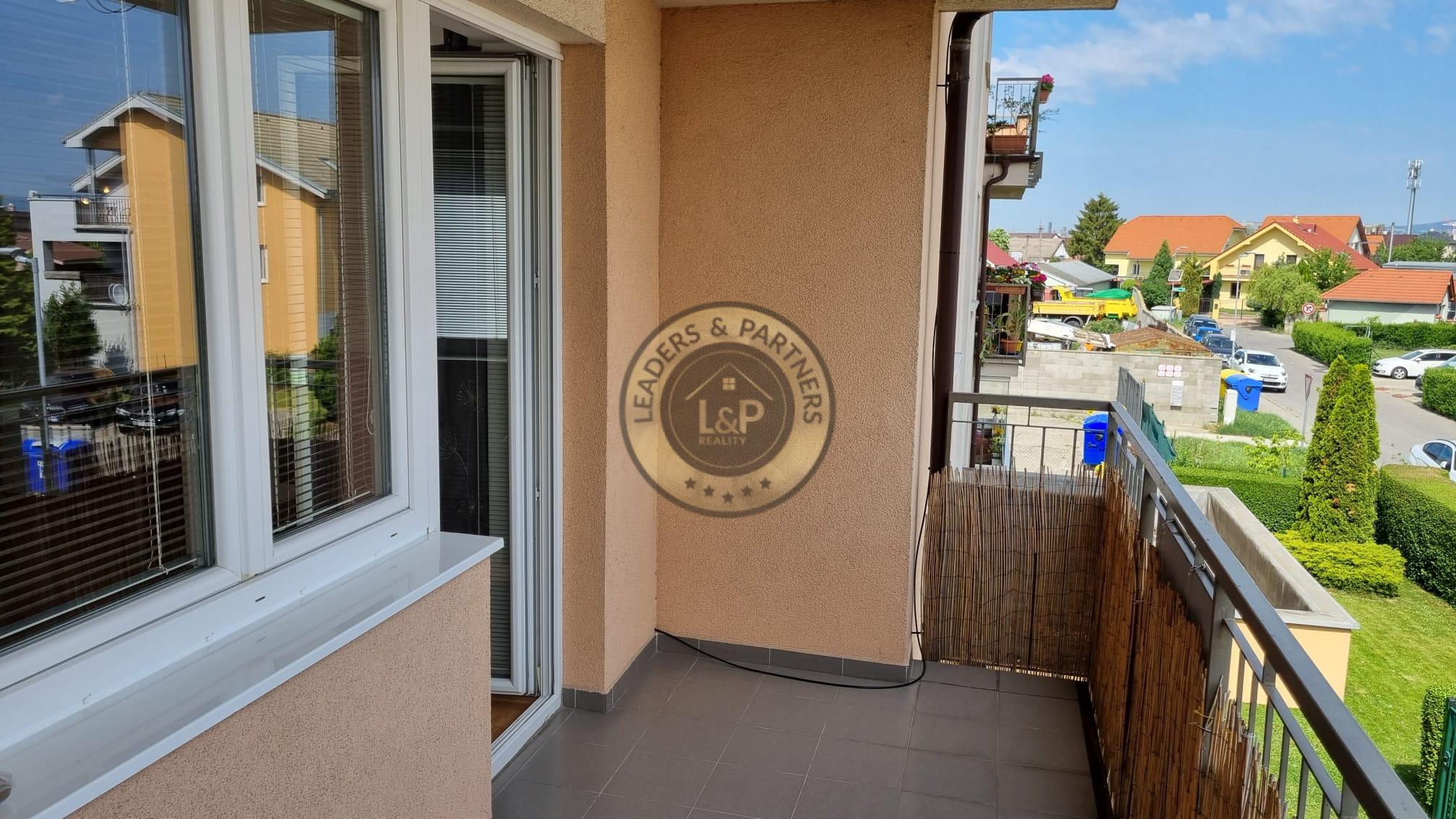 REZERVOVANÝ!!!!!PREDAJ 2izb BYT FAREBNÁ ul. ROVINKA garážové parkovacie ...