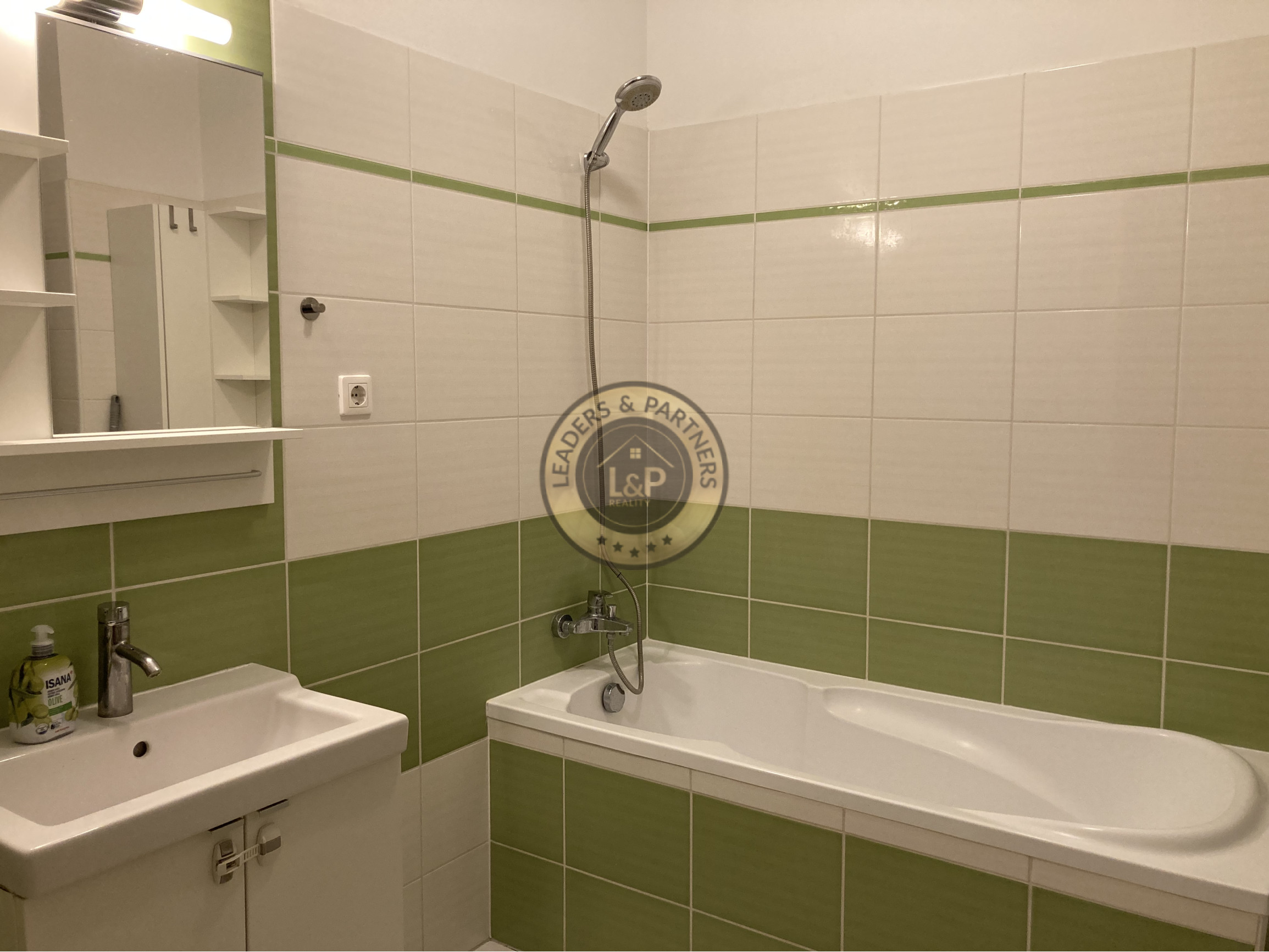 Rezervované - PRENÁJOM 3 izbový byt Rajka | L&P reality